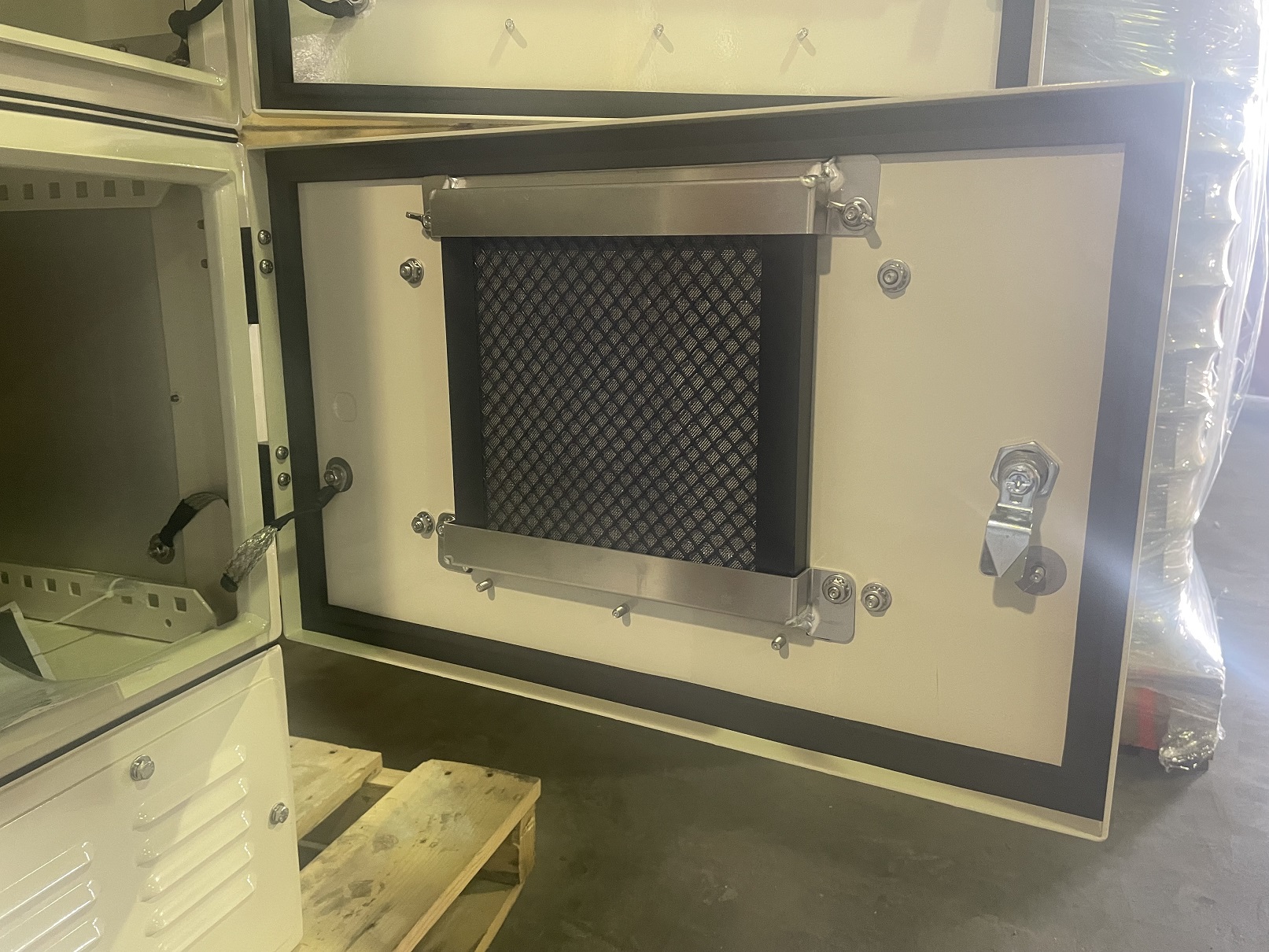 Alpha Technologies FBE2322 Enclosure System - TELECOMCAULIFFE