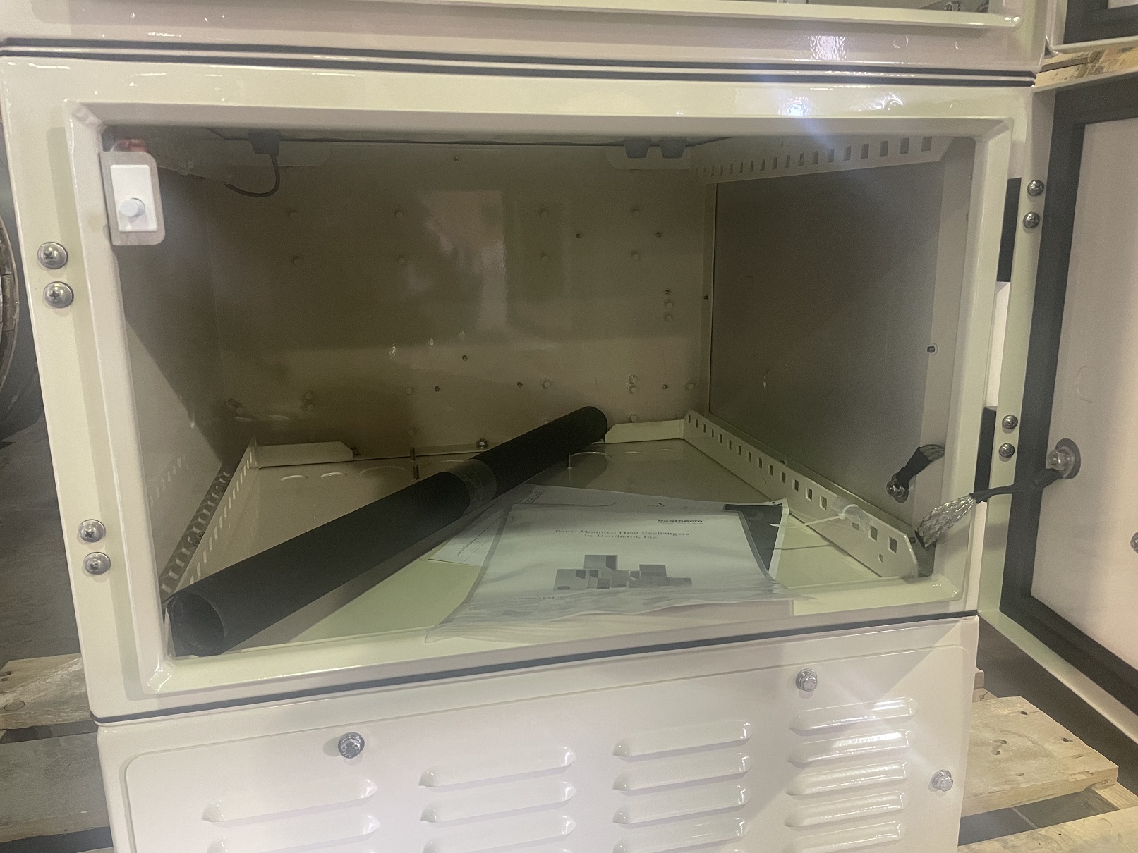 Alpha Technologies FBE2322 Enclosure System - TELECOMCAULIFFE