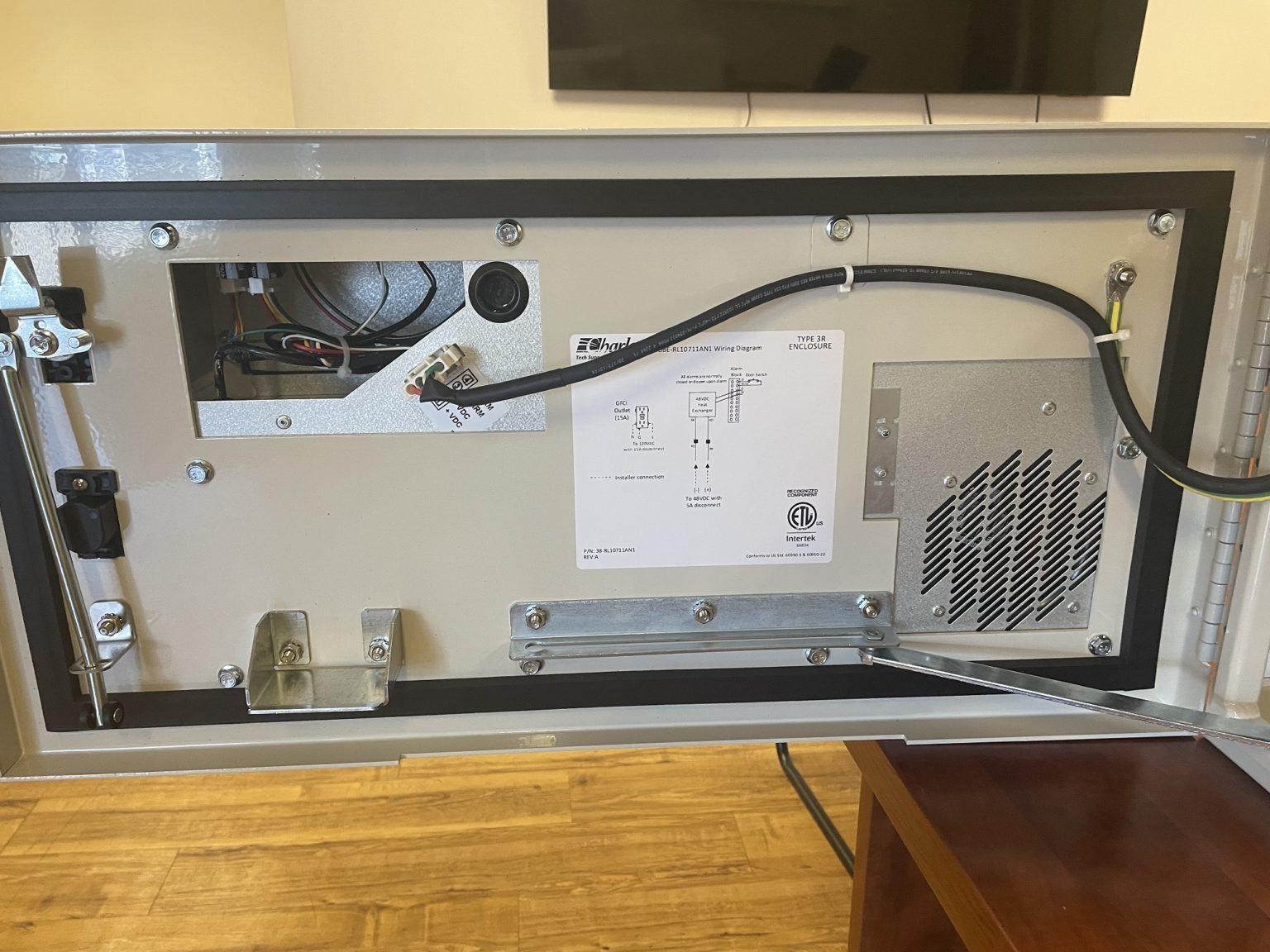 New Charles Industries Cabinets - TELECOMCAULIFFE